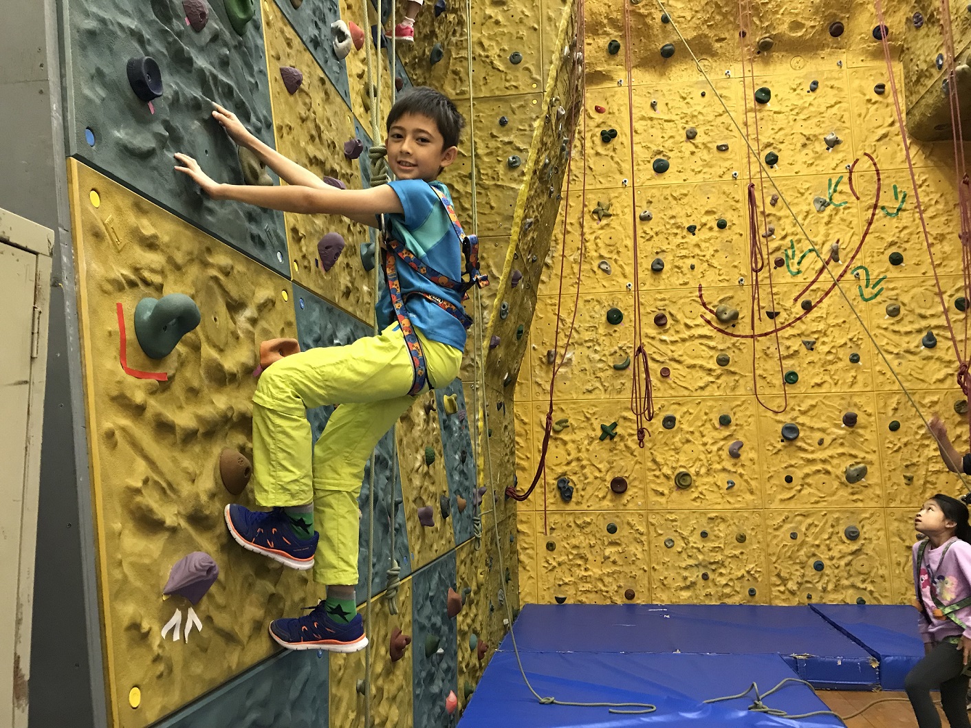 YMCA of Hong Kong Sports & Recreation - Indoor Climbing Wall Activities